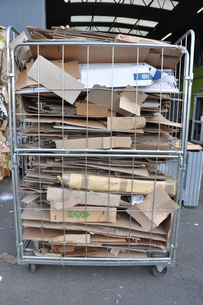 Collecte de cartons. un recyclage en circuit court| Arbres